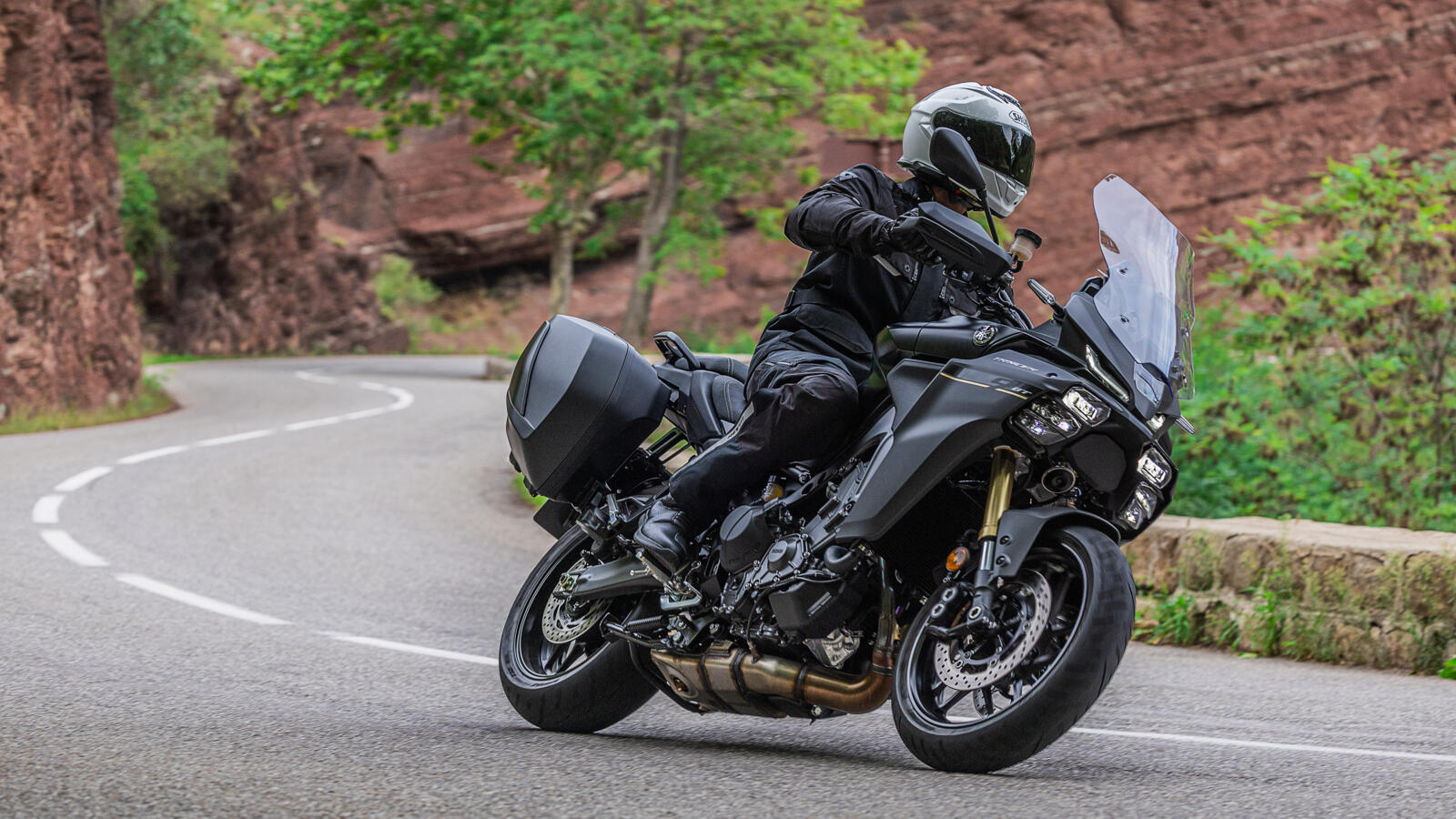 Yamaha Tracer 9 i 2025: Automatgear, matrix-lys og højere komfort ...